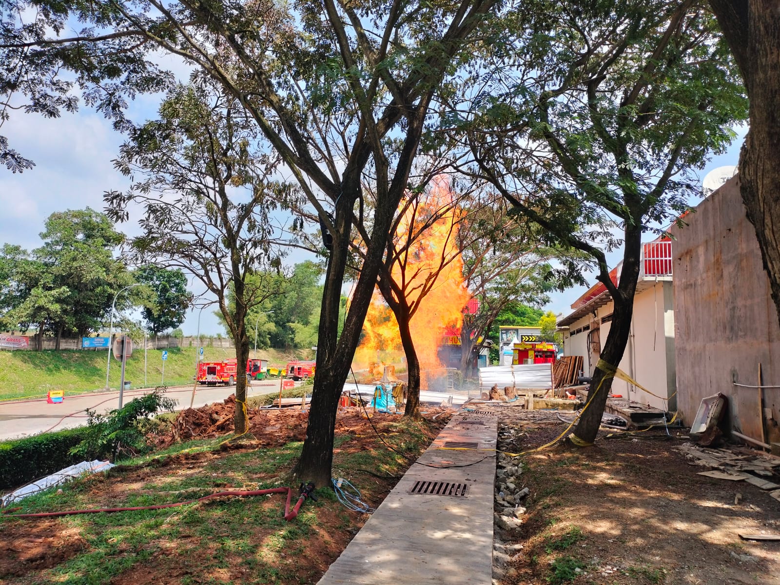 Semburan Api di Rest Area KM 86 Tol Cipali Bukan Berasal dari Pipa ...