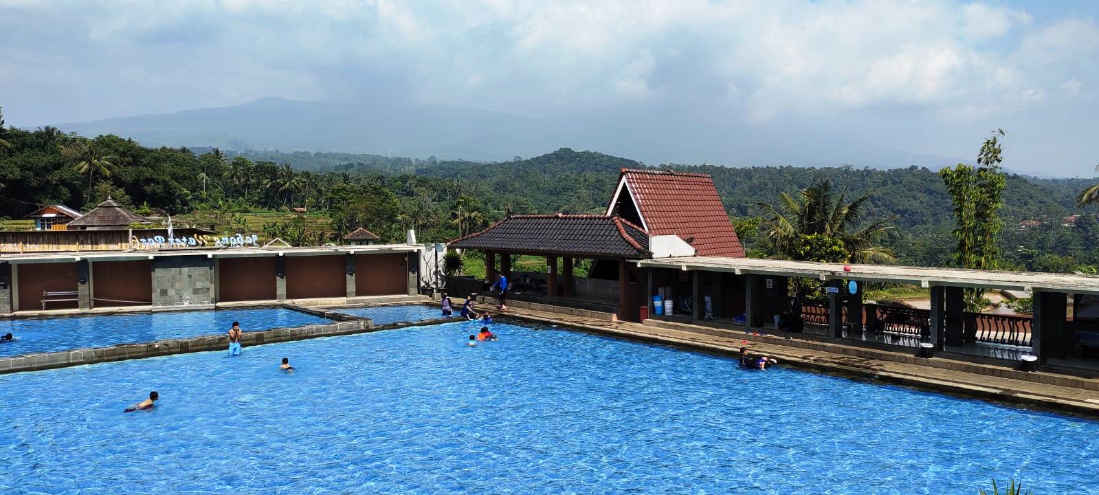 Jabong Water Park Tawarkan Sensasi Berenang di Tengah Pesawahan – Pasundan Ekspres