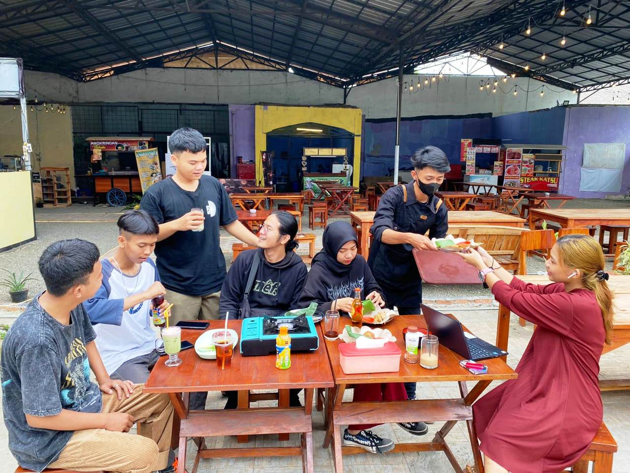 Rekomendasi Kuliner Pamanukan Subang, Tempat Nongkrong Asyik Bareng ...