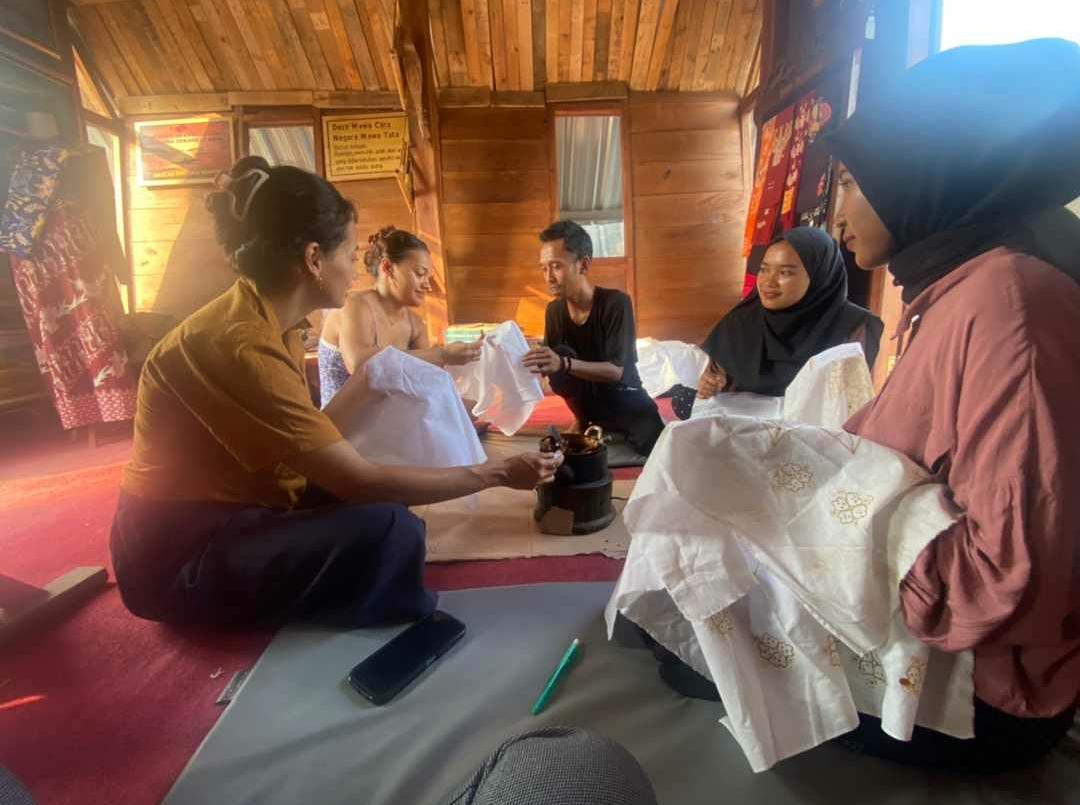 Belajar Membatik di Bumi Talaga Sundayana, Ajang Kenalkan Batik Khas ...