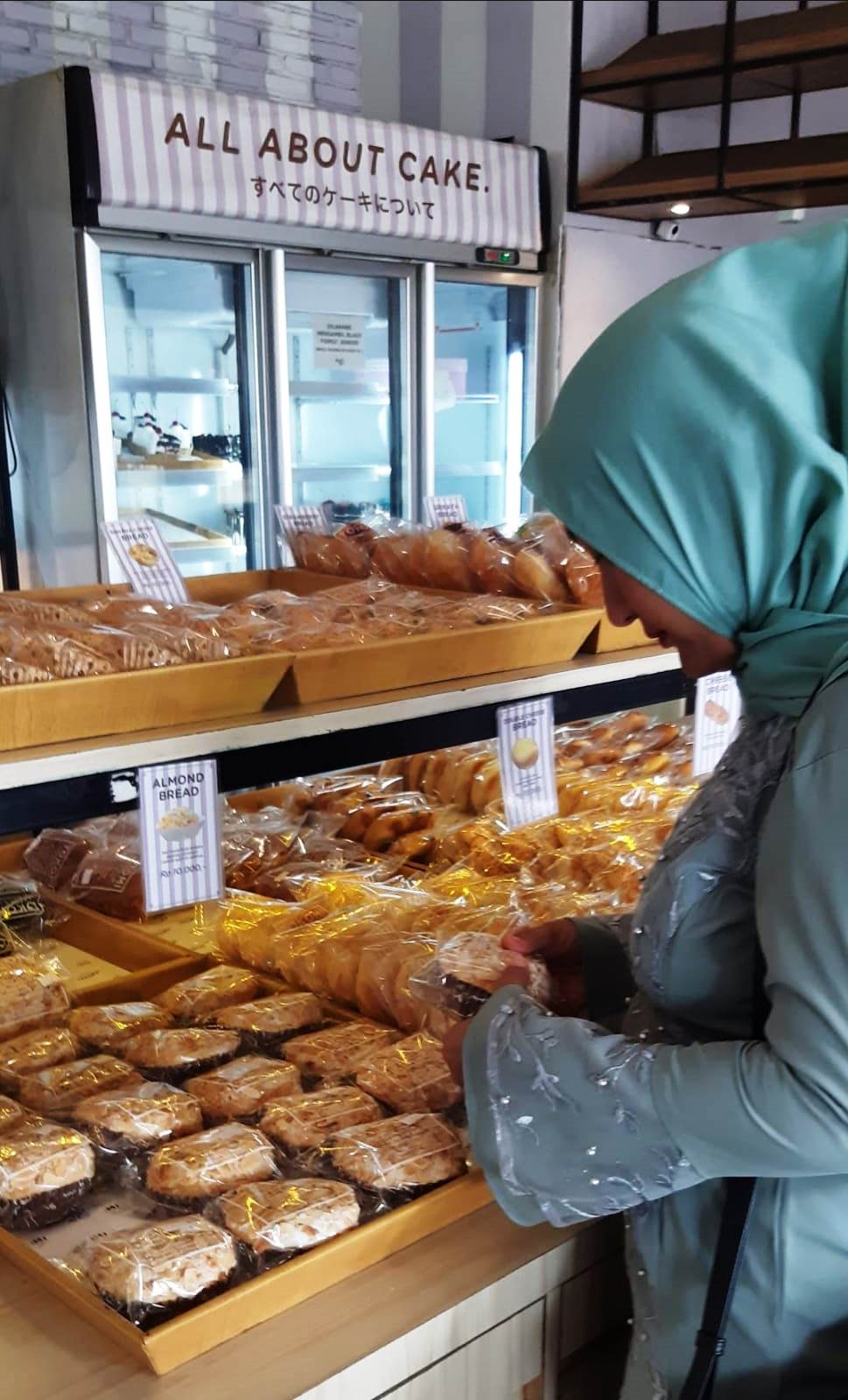 Tokomi Bakery, Toko Kue Sekaligus Tempat Nongkrong Favorit – Pasundan ...