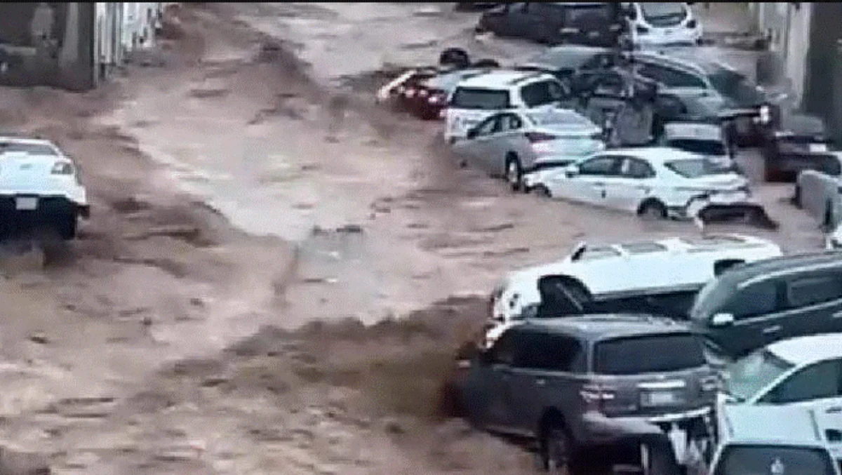 Krisis Cuaca di Arab Saudi! Jeddah Terendam Banjir, Penerbangan ...