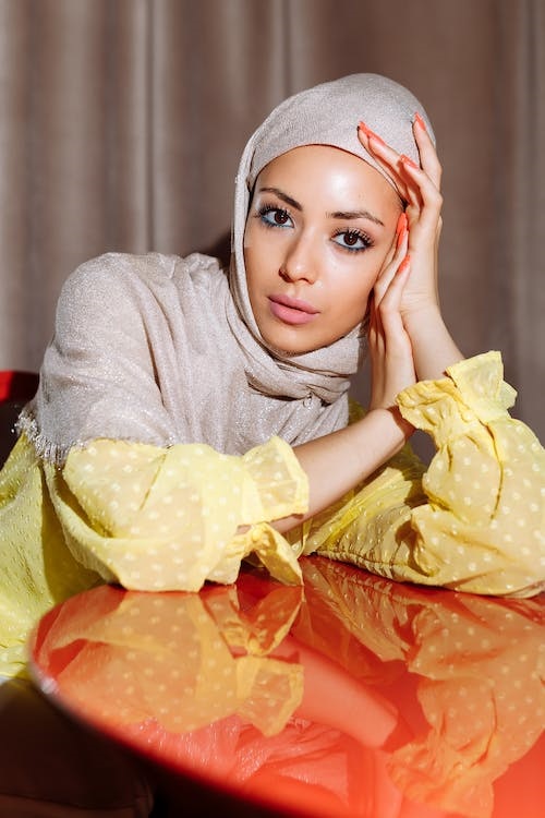 Baju Kuning Mustard Cocok dengan Jilbab Warna Apa? – Radar Garut