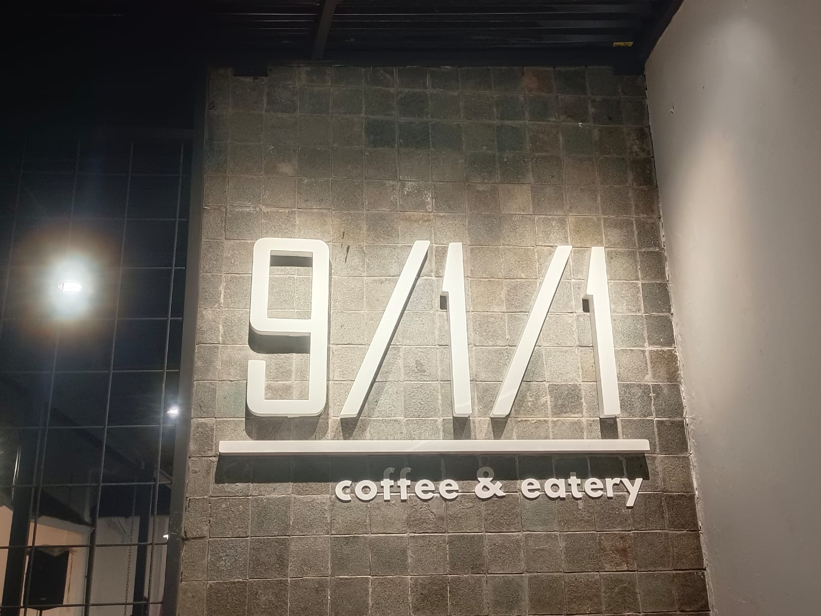 911 Coffee & Eatery Resmi Dibuka: Tempat Nongkrong Nyaman di Pusat Kota ...