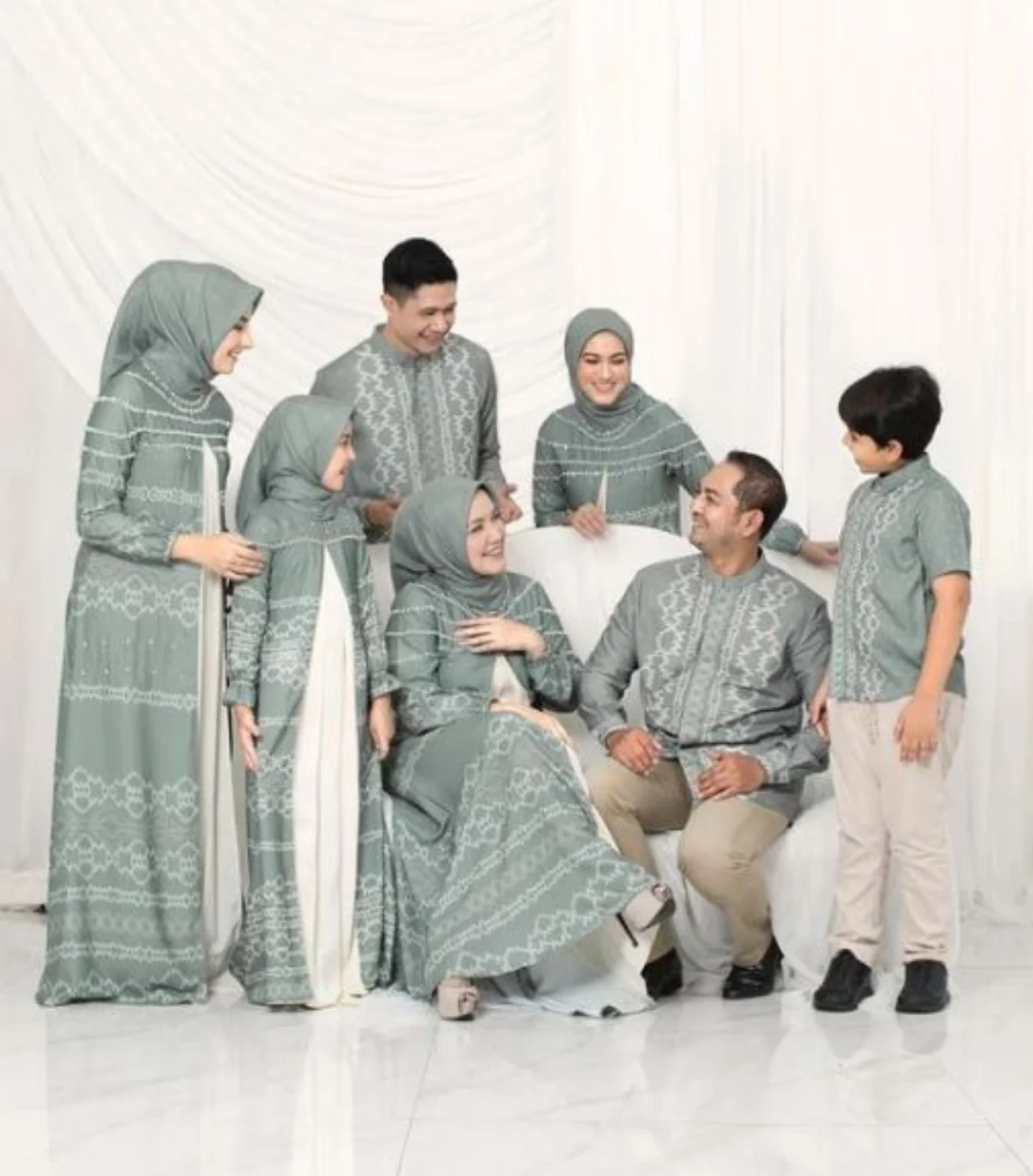 Begini Tips Memilih Kombinasi Warna Baju Lebaran 2024 – Laman 2 – Radar ...