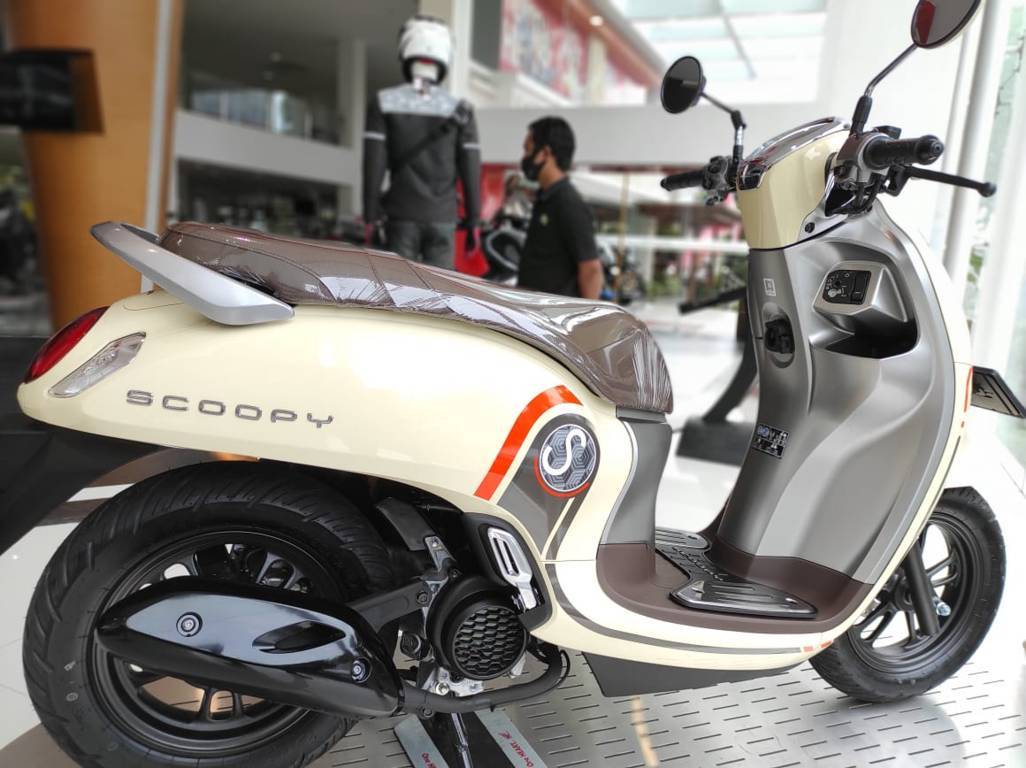 Honda Scoopy 2024 Menjadi Trending, Bergaya Skuter Vespa Retro Luar ...