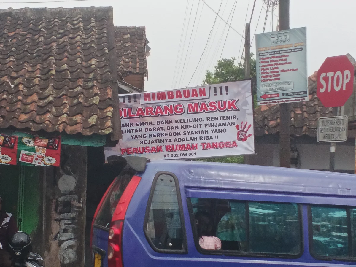 Heboh, Terpasang Spanduk Penolakan Bank Emok di Sukabumi – Sukabumi Ekspres