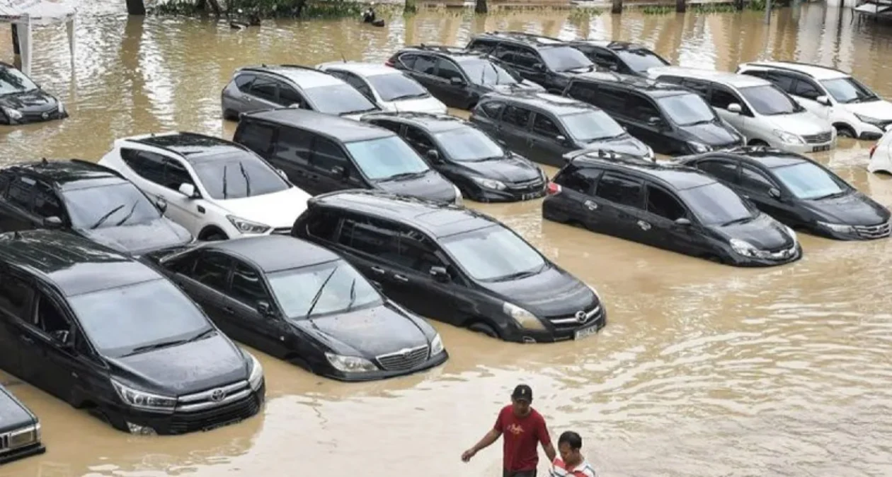 Kiat Lengkap Menangani Mobil Terendam Banjir hingga Mesin Rusak Tak Perlu Langsung Panik ...