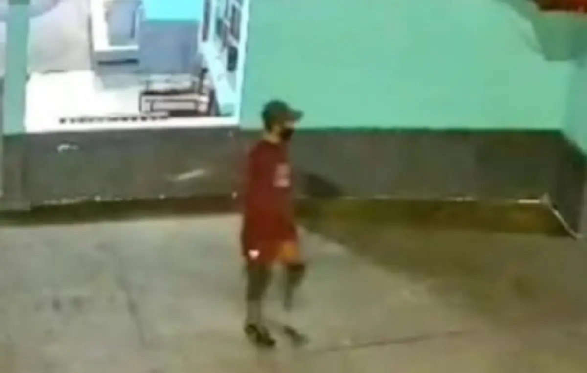 Pelaku Teror Ketuk Pintu Tengah Malam di Sukabumi Terekam CCTV ...