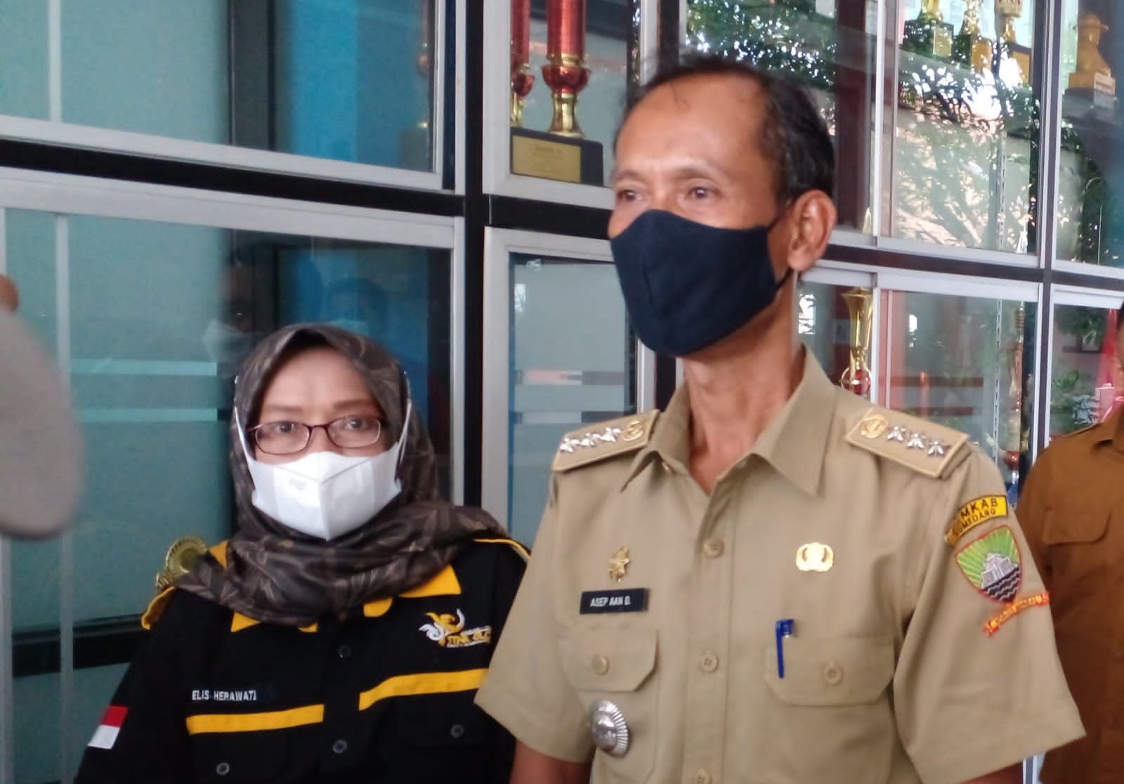 195 Siswa SMKN 1 Sumedang Terima e-KTP Pemula – Sumedang Ekspres