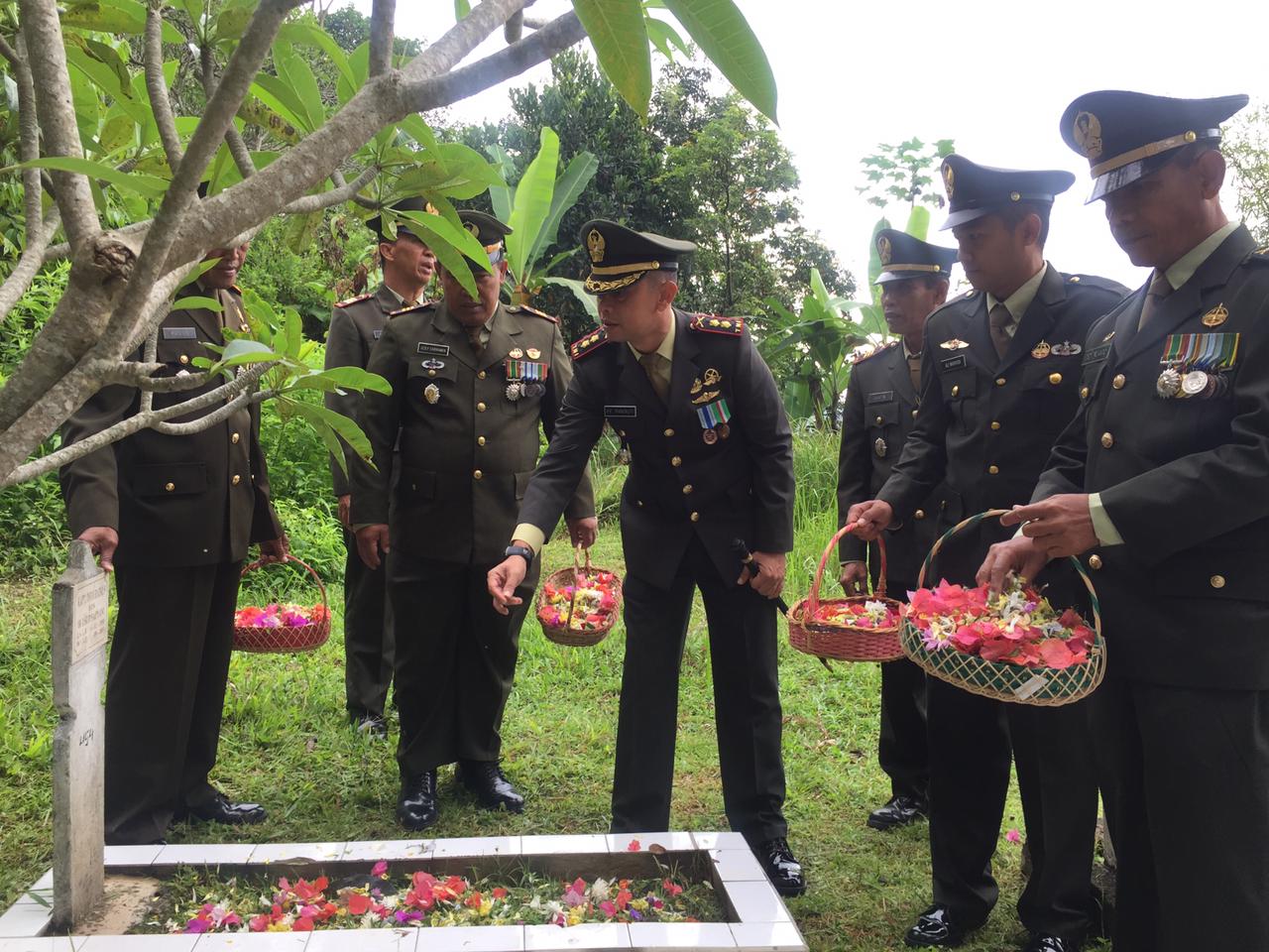 HUT TNI, Kodim Sumedang Ziarah ke Cimayor – Sumedang Ekspres