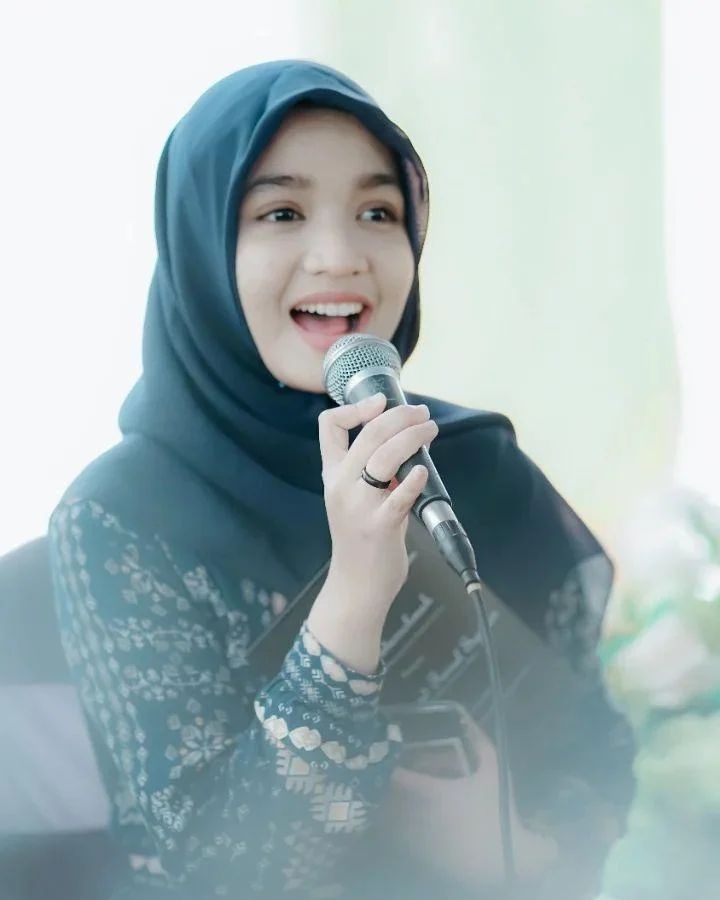 Profil dan Biodata Ustadzah Cantik Ning Umi Laila – Sumedang Ekspres