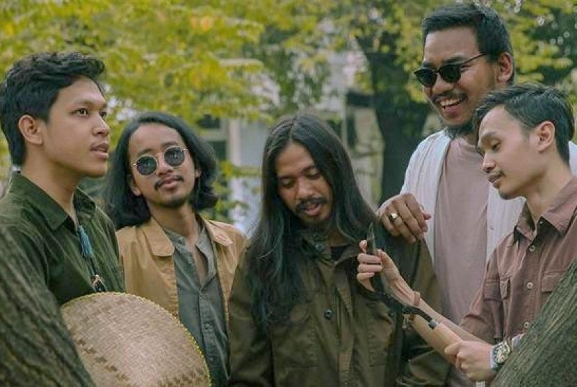 ‘Feast.’ Band Fenomenal Lirik Lagu Penuh Makna – Sumedang Ekspres