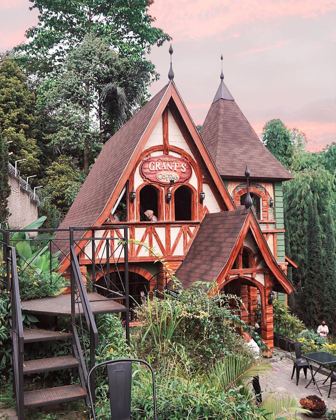 Rekomendasi Tempat Wisata Menarik Di Bandung, Famoso Garden – Sumedang ...