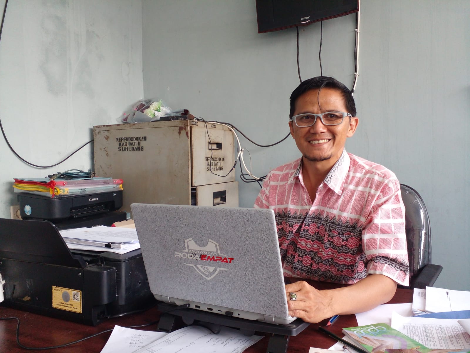 Pemdes Jatihurip Sambut Baik Alat Perekam KTP Baru – Sumedang Ekspres