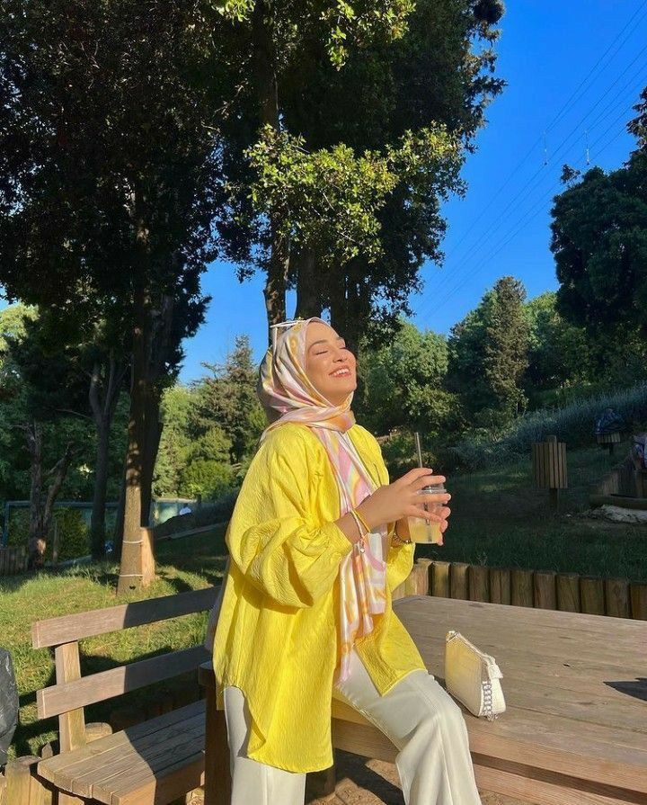 Baju Warna Lemon Cocok dengan Jilbab Warna Apa ? Intip inspirasinya ...