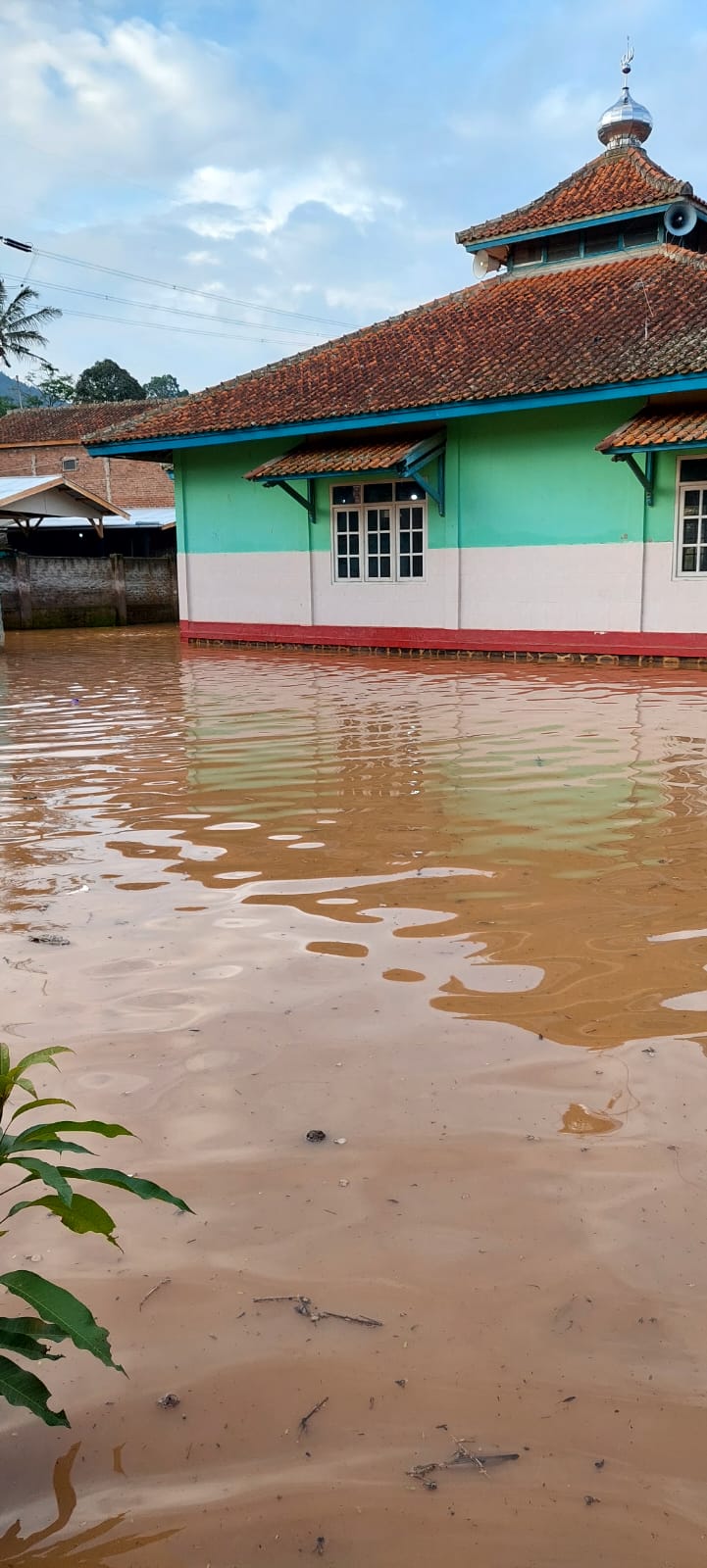 Desa Cihanjuang Langganan Banjir – Sumedang Ekspres