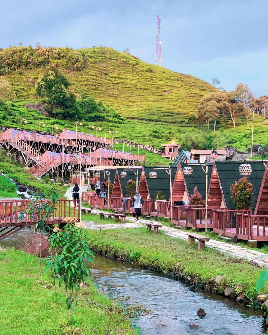 Rekomendasi Tempat Healing Bareng Ayang Di Wisata Ecopark Curug Tilu ...