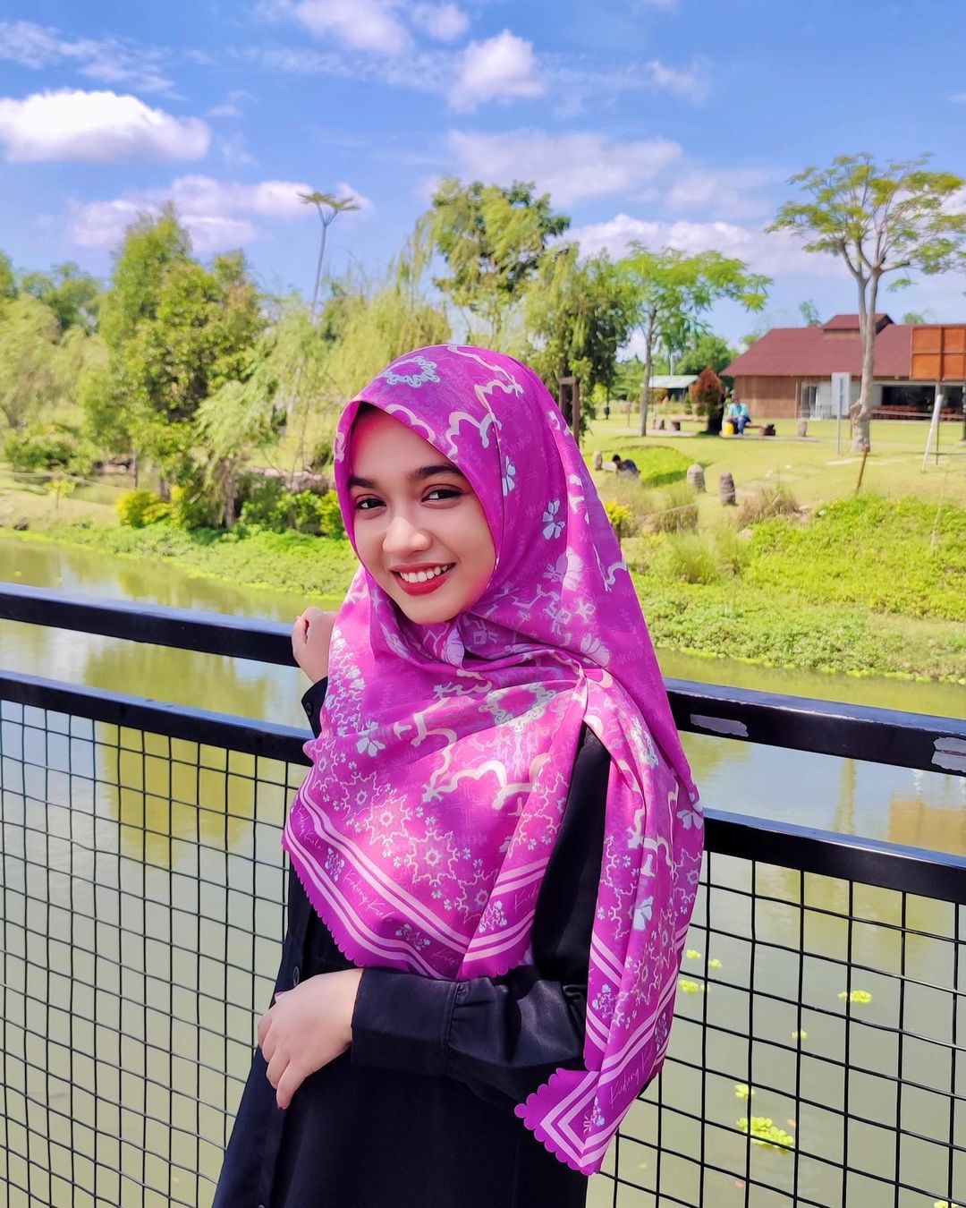 Biodata Lengkap Ning Umi Laila : Daftar Lagu, Akun Medsos dll – Sumedang Ekspres