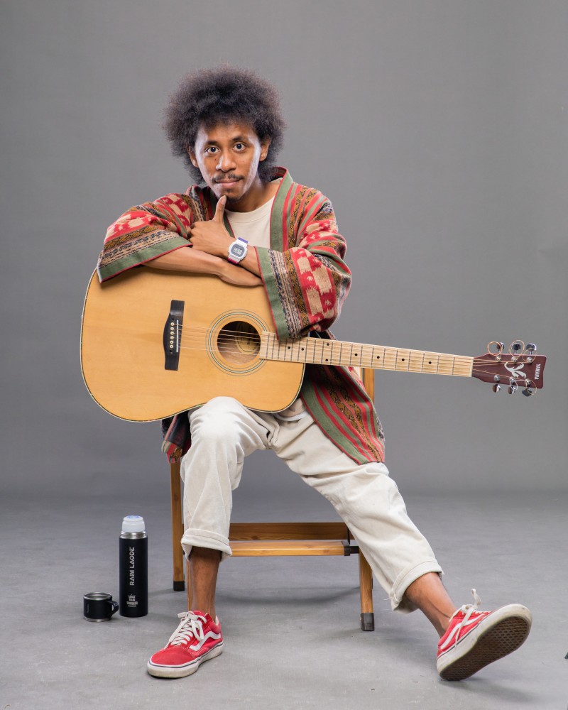 Lirik dan Cord Lagu Komang – Raim Laode – Sumedang Ekspres