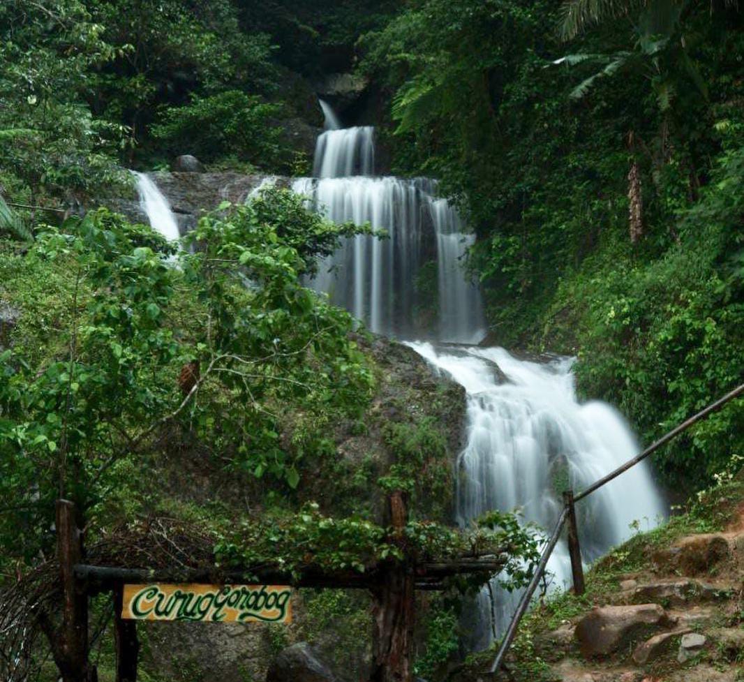 Keindahan Air Terjun Curug Gorobog, Yang Sangat Cocok Untuk Kumpul ...