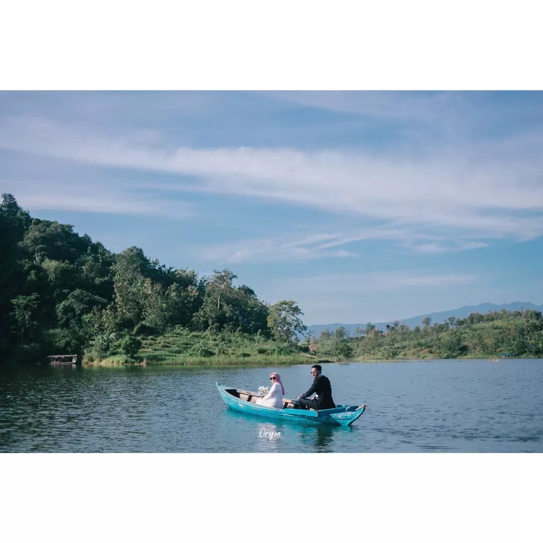 Buruan Pre Wedding di Wisata Sumedang Ini! Cakep Banget Kayak di Danau ...