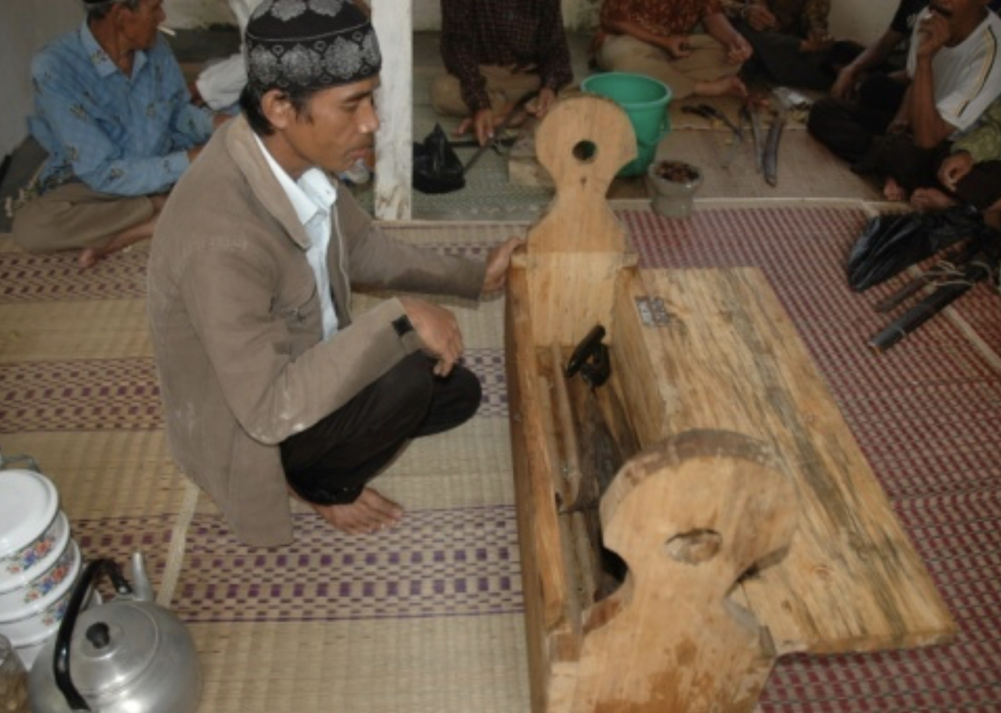 Mengenal Upacara Adat Asal Garut, Upacara Siraman dan Ngalungsur Geni ...