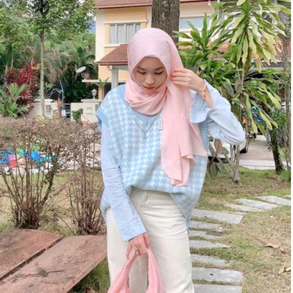 Baju Warna Biru Cocok Dengan Jilbab Pastel Warna Apa? Intip Kombinasi ...