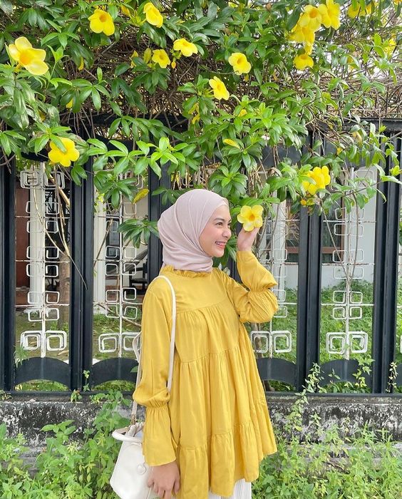 Mengkombinasikan Outfit Berwarna Kuning Lemon – Sumedang Ekspres