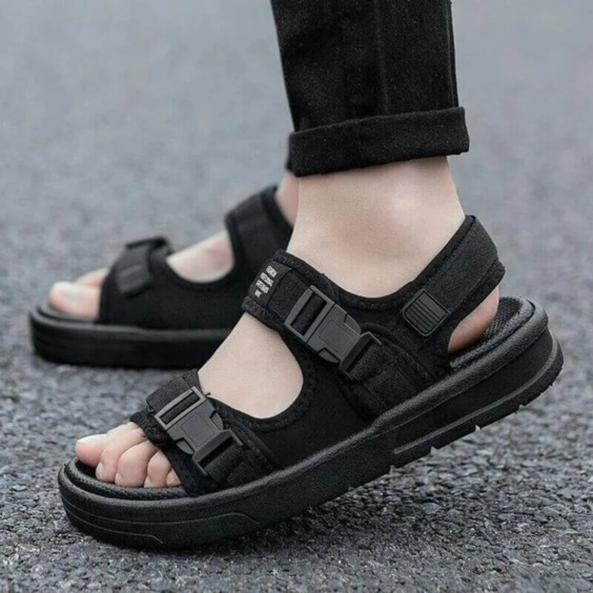 5 Merk Sandal Pria Paling Elegan: Tampil Keren Pada Saat Lebaran ...