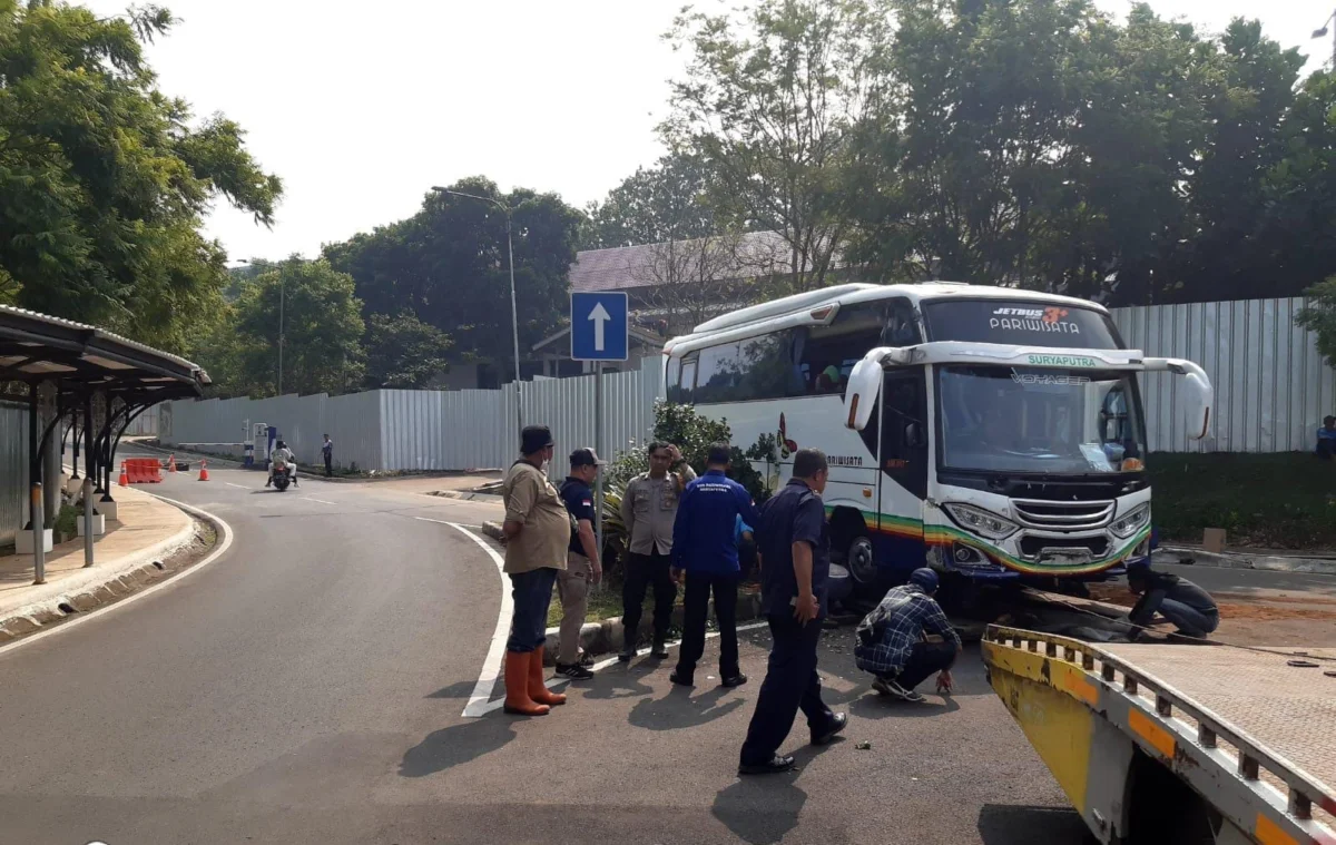 Panik, Bus Study Tour Mahasiswa ITB Nyungsep – Sumedang Ekspres