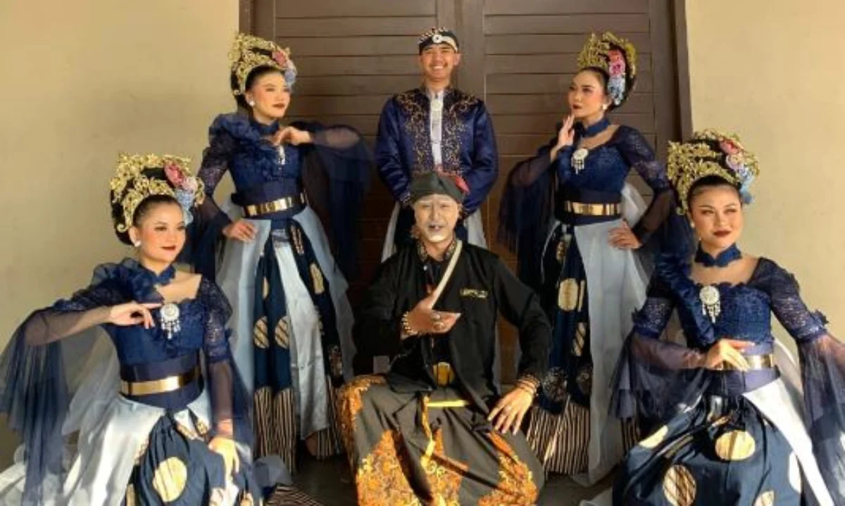 Peran Aki Lengser dalam Upacara Adat Sunda Mapag Pengantin – Sumedang ...