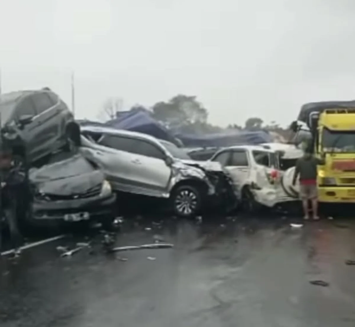 Kronologi Awal Kecelakaan Beruntun di Tol Purbaleunyi yang Mengakibatkan Beberapa Mobil Rusak ...