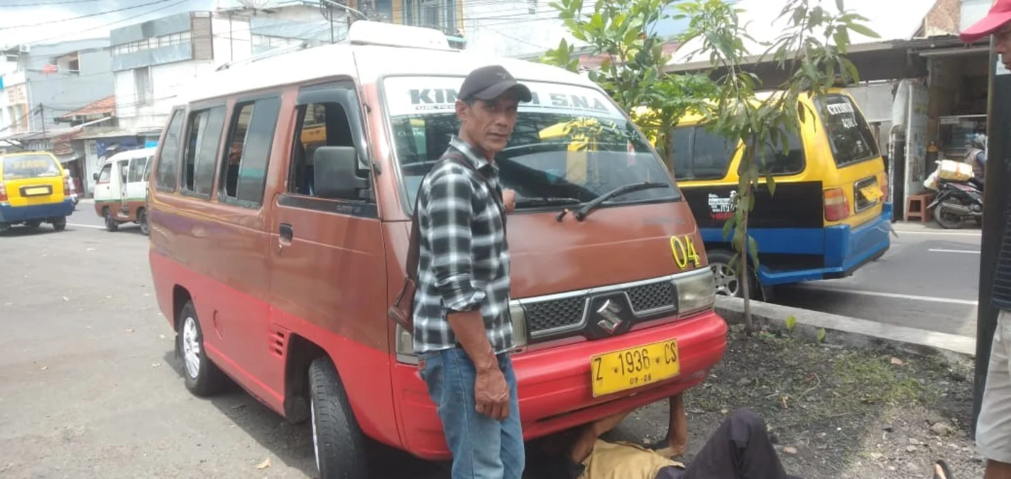 Menjelang Lebaran, Angkot di Sumedang Sepi Penumpang – Sumedang Ekspres