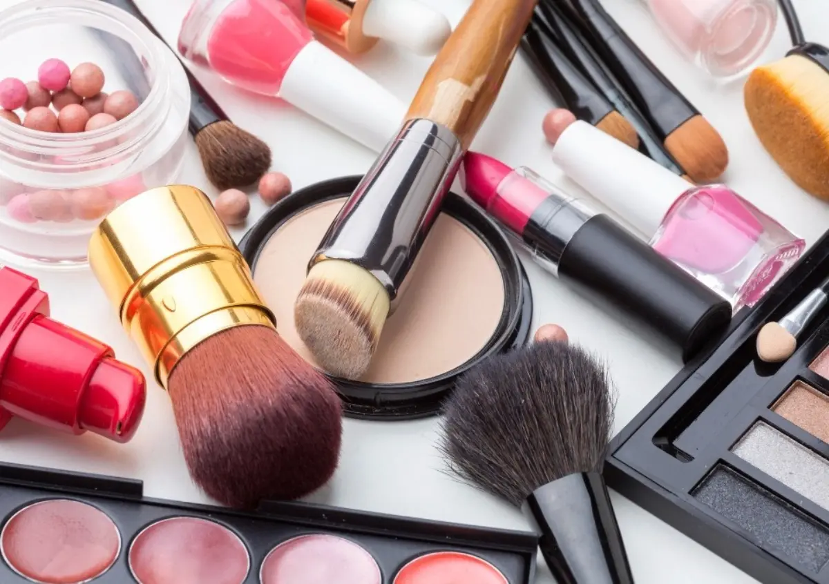 7 Manfaat Menggunakan Makeup Vegan, Bikin Kulit Sehat dan Jaga ...