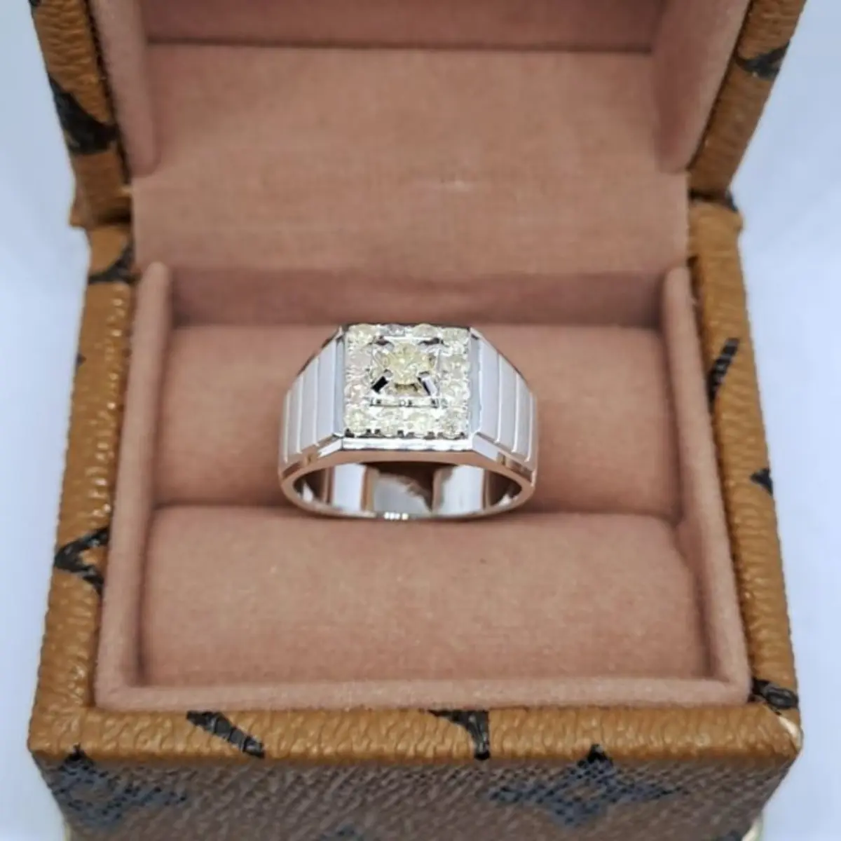 Harga Cincin Perak Pria Semakin Menarik: Tampil Elegan Dengan Budget ...