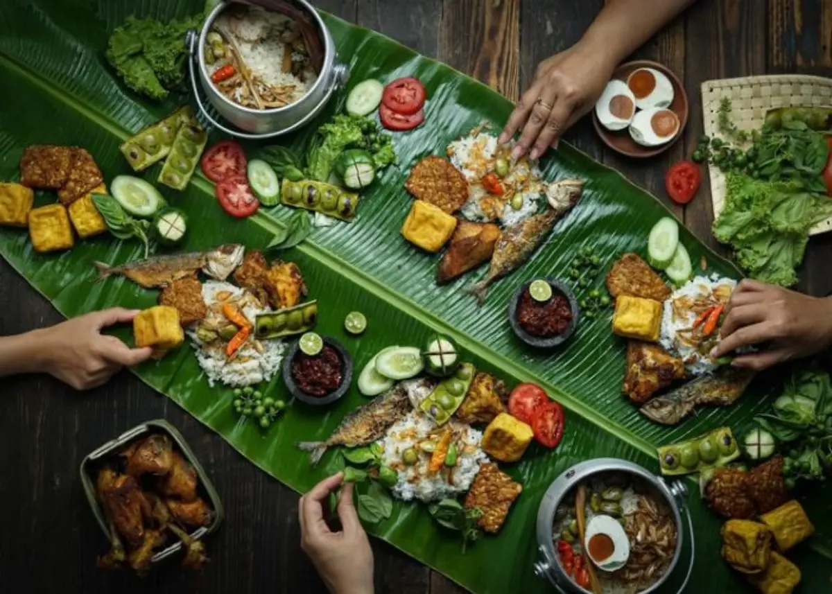 Sajian Kuliner Khas Sunda di Kampung Karuhun Sumedang – Sumedang Ekspres