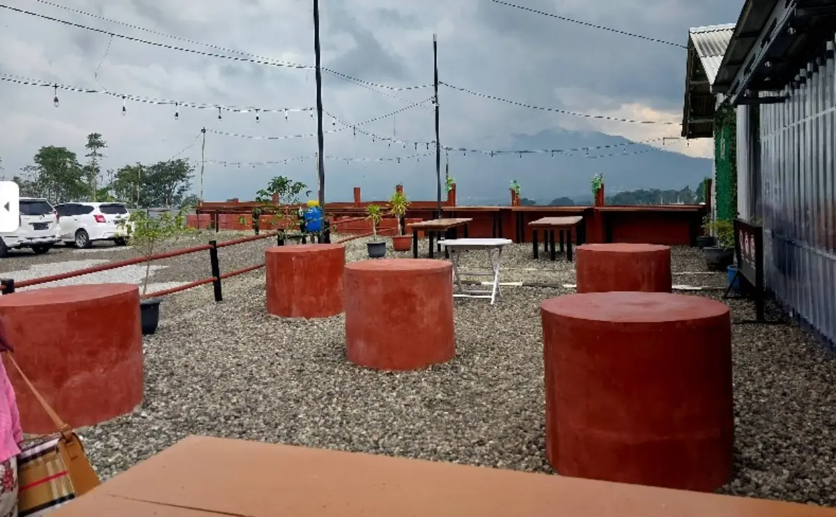 Cafe dengan Pemandangan Jalan Tol Cisumdawu: Nongkrong Santai di In ...